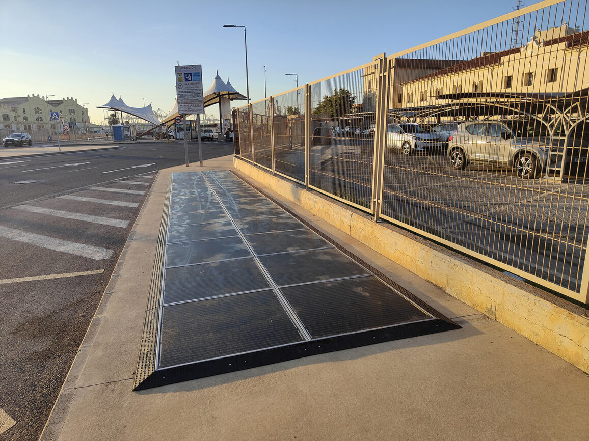 La Fundación Valenciaport instala paneles solares transitables en el ...